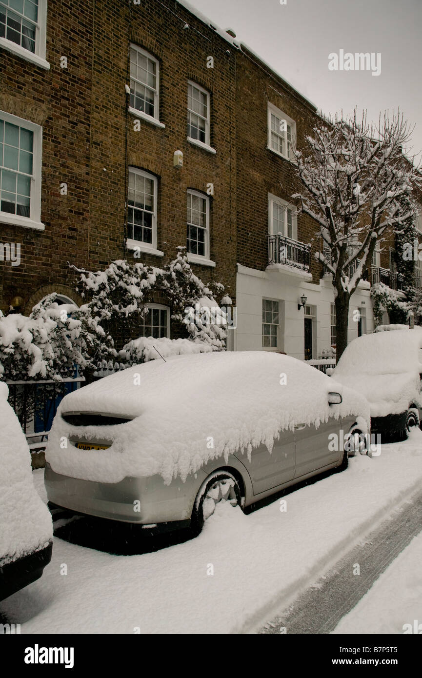 London Street covered with fresh snow Stock Photo - Alamy