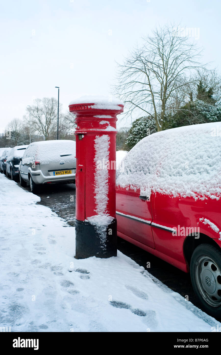 Post box in the snow UK Stock Photo - Alamy