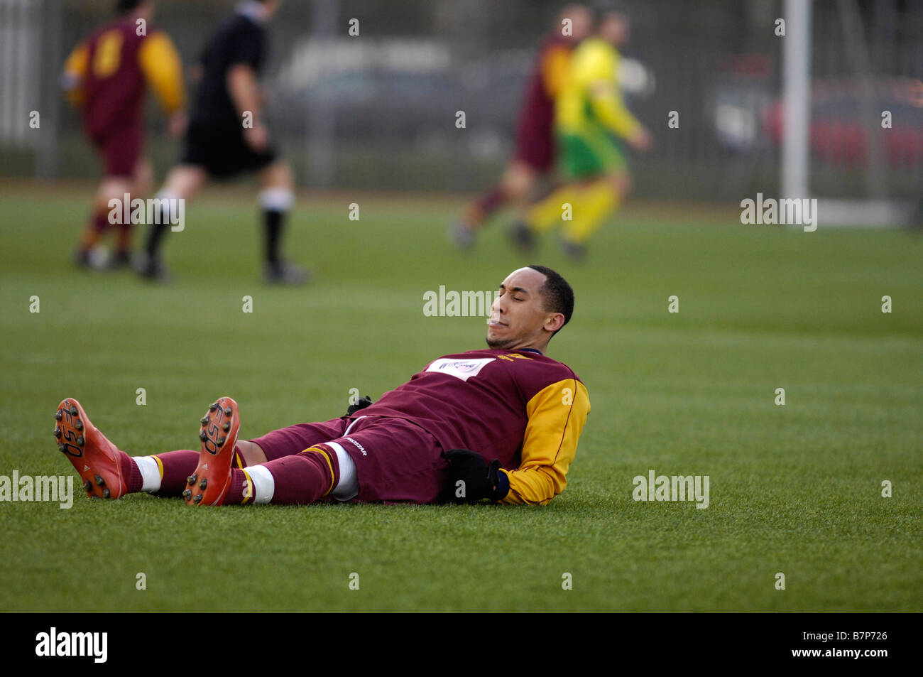 footballer suffering from cramp Stock Photo - Alamy