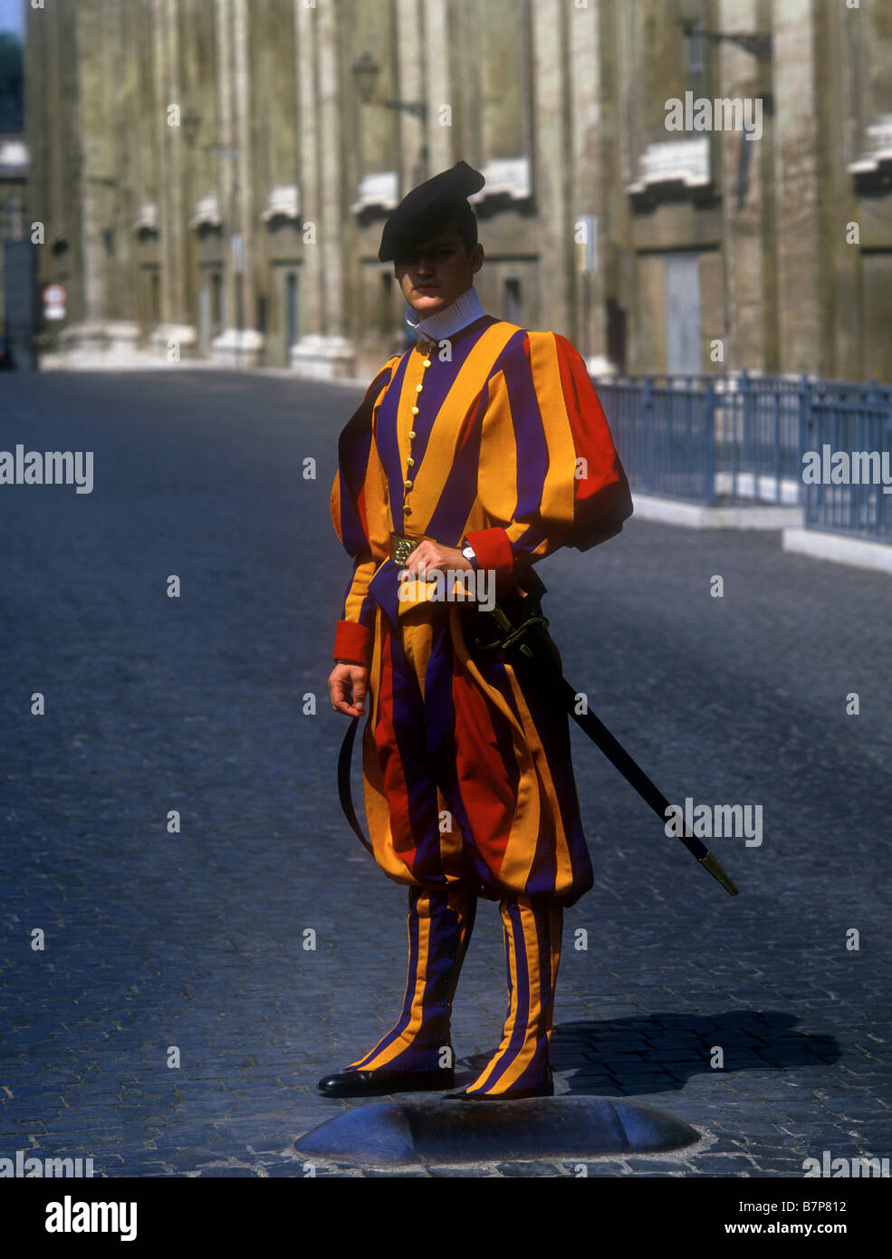 Rome - Papal Swiss Guard on duty at the Vatican Stock Photo - Alamy