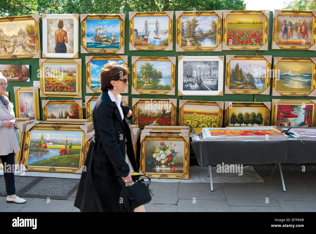Frames for paintings hi-res stock photography and images - Alamy