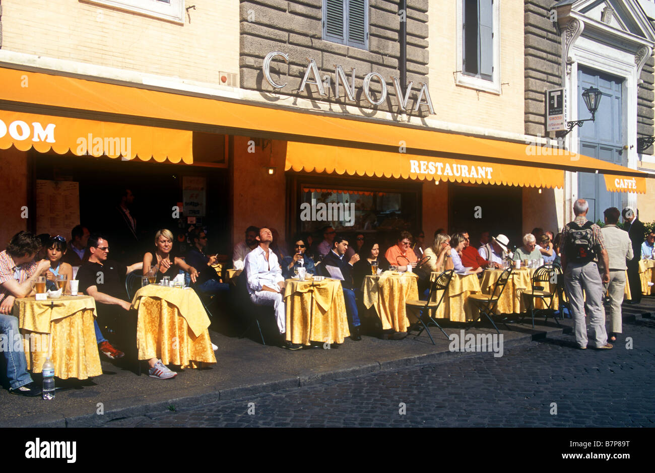 Rome piazza del popolo cafe hi-res stock photography and images - Alamy