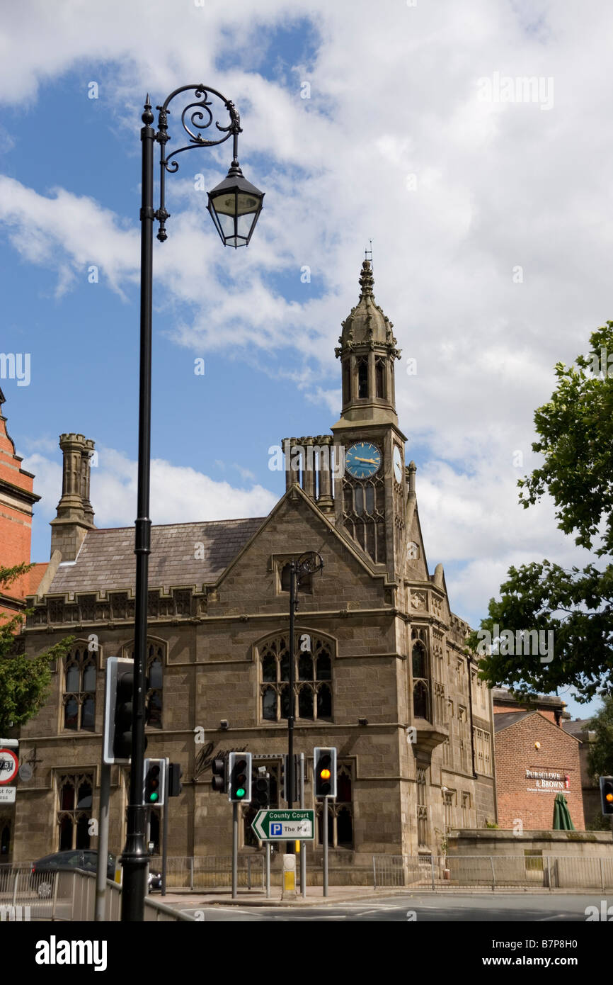 Building on the Grosvenor Roundabout in the centre of Chester, England ...