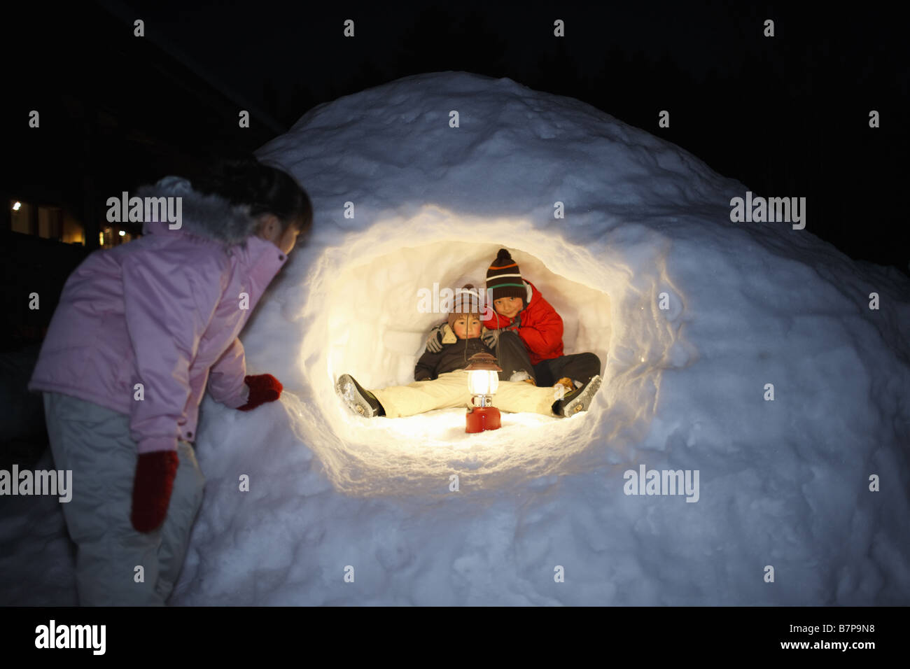 Children at night snow hi-res stock photography and images - Alamy
