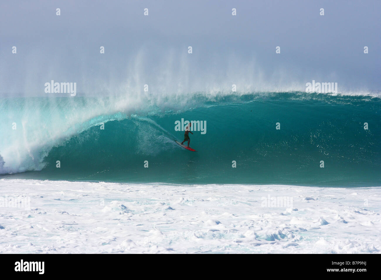 Surfer into a perfect barrel at Pipeline Banzai Beach, Hawaii Usa Stock ...