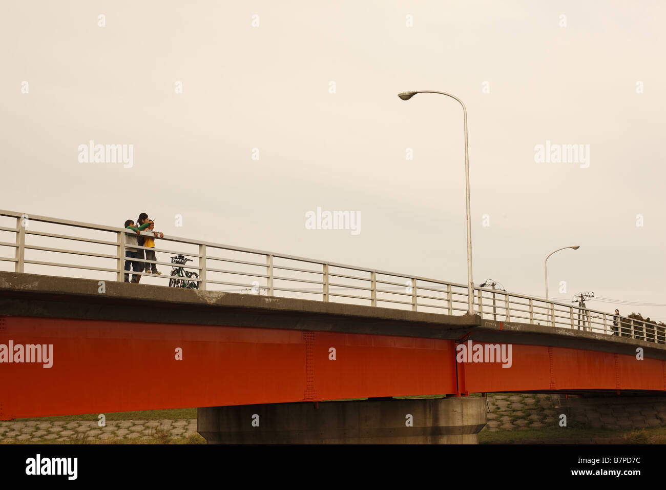 Children on bridge hi-res stock photography and images - Alamy