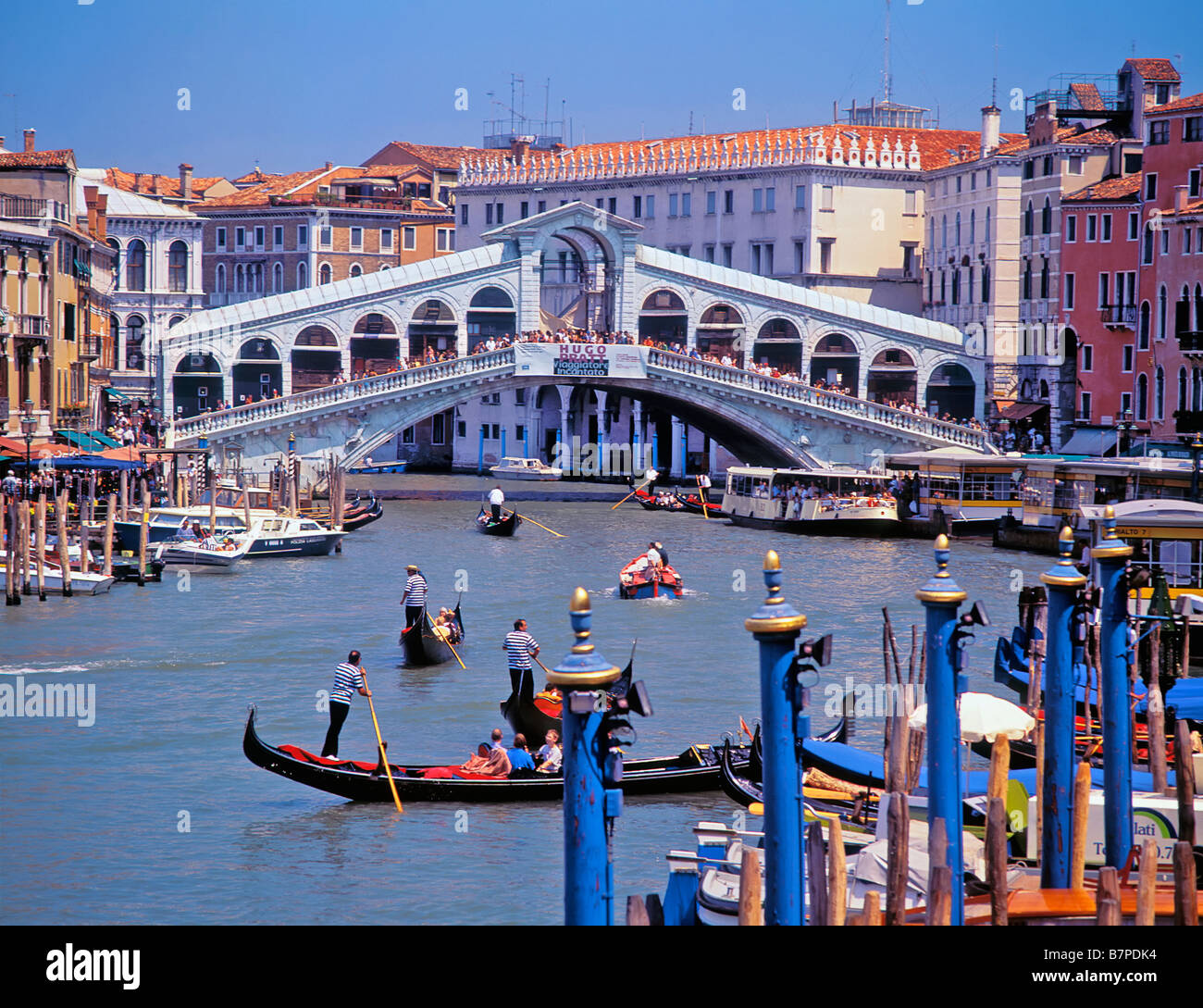 ITALY VENICE GRAND CANAL RIALTO BRIDGE Stock Photo - Alamy