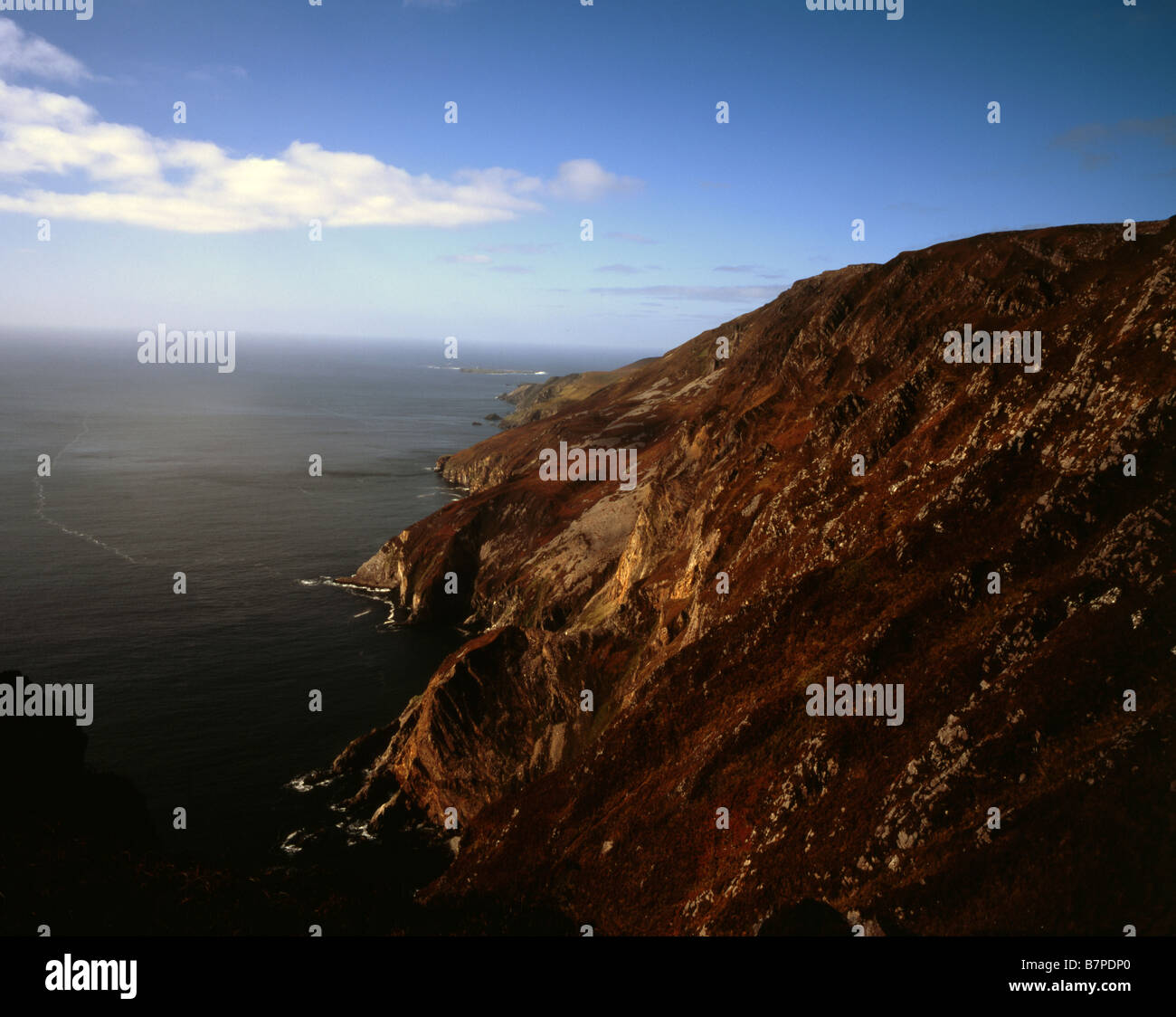 The dramatic cliffs of Slieve League The Amharc Mor near Bunglass ...