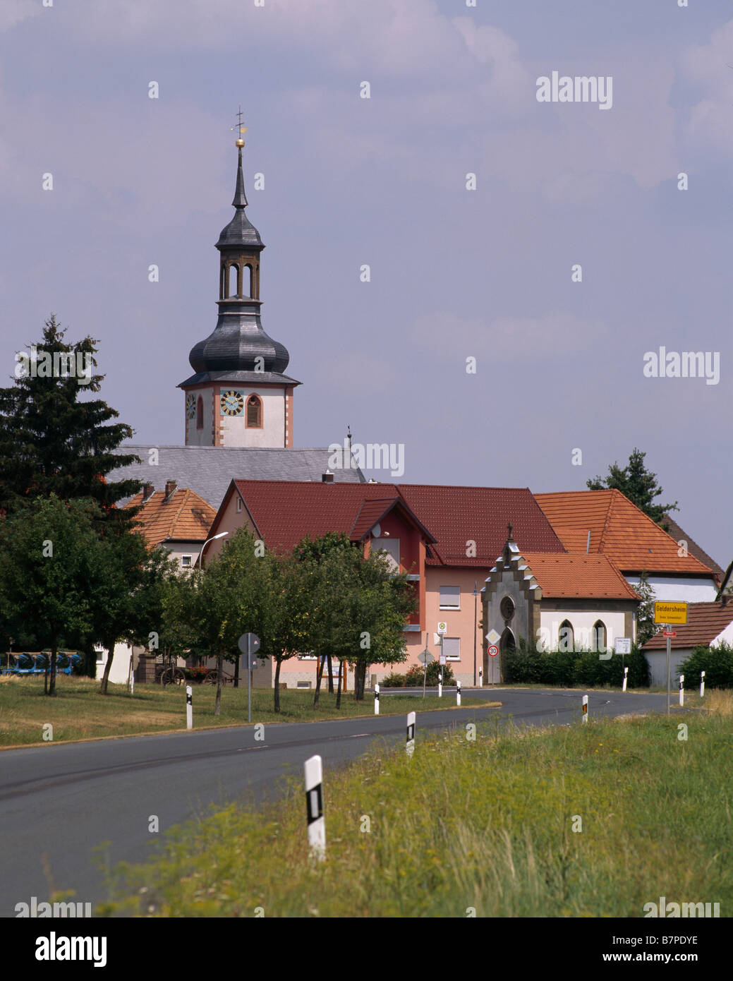 Geldersheim, St. Nikolaus, Südwestansicht im Dorf Stock Photo - Alamy