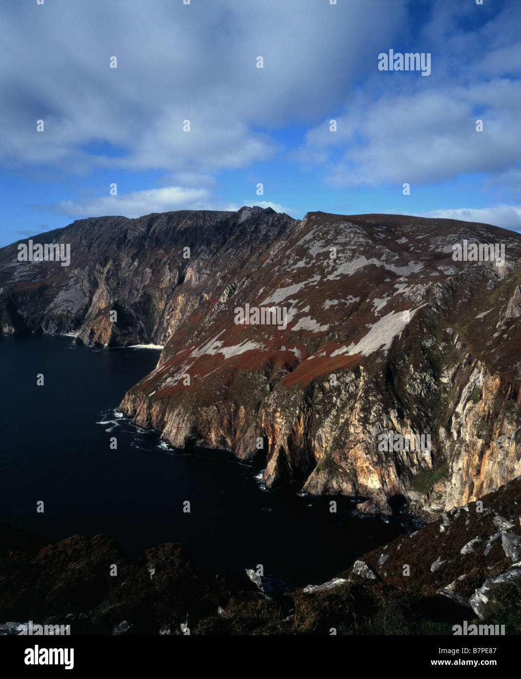 The dramatic cliffs of Slieve League The Amharc Mor near Bunglass ...