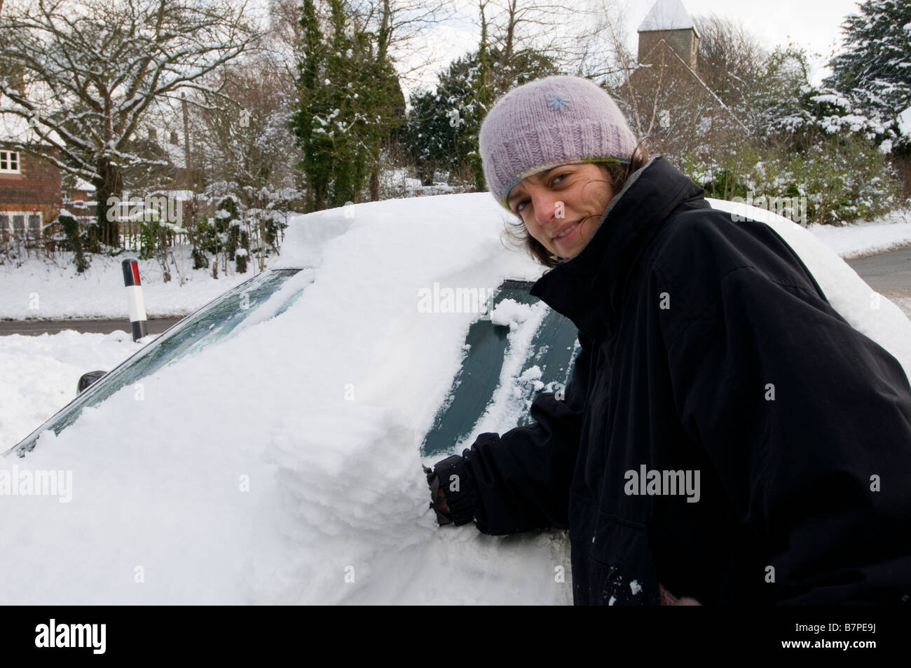 woman cleaning her snow off her car Stock Photo - Alamy