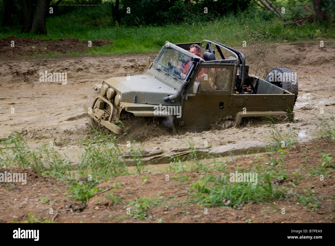Land rover lightweight hi-res stock photography and images - Alamy