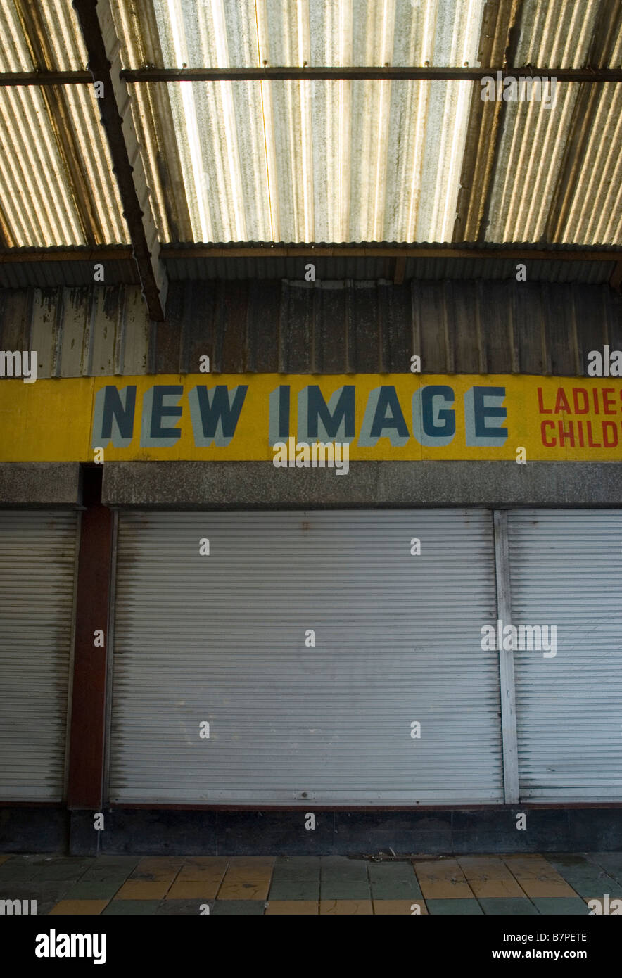 Closed arcade hi-res stock photography and images - Alamy