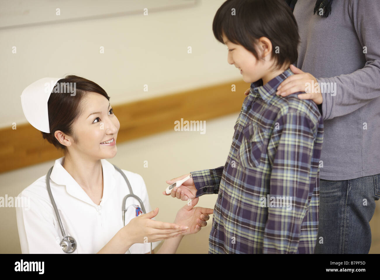 Nurse and child and conversation hi-res stock photography and images ...