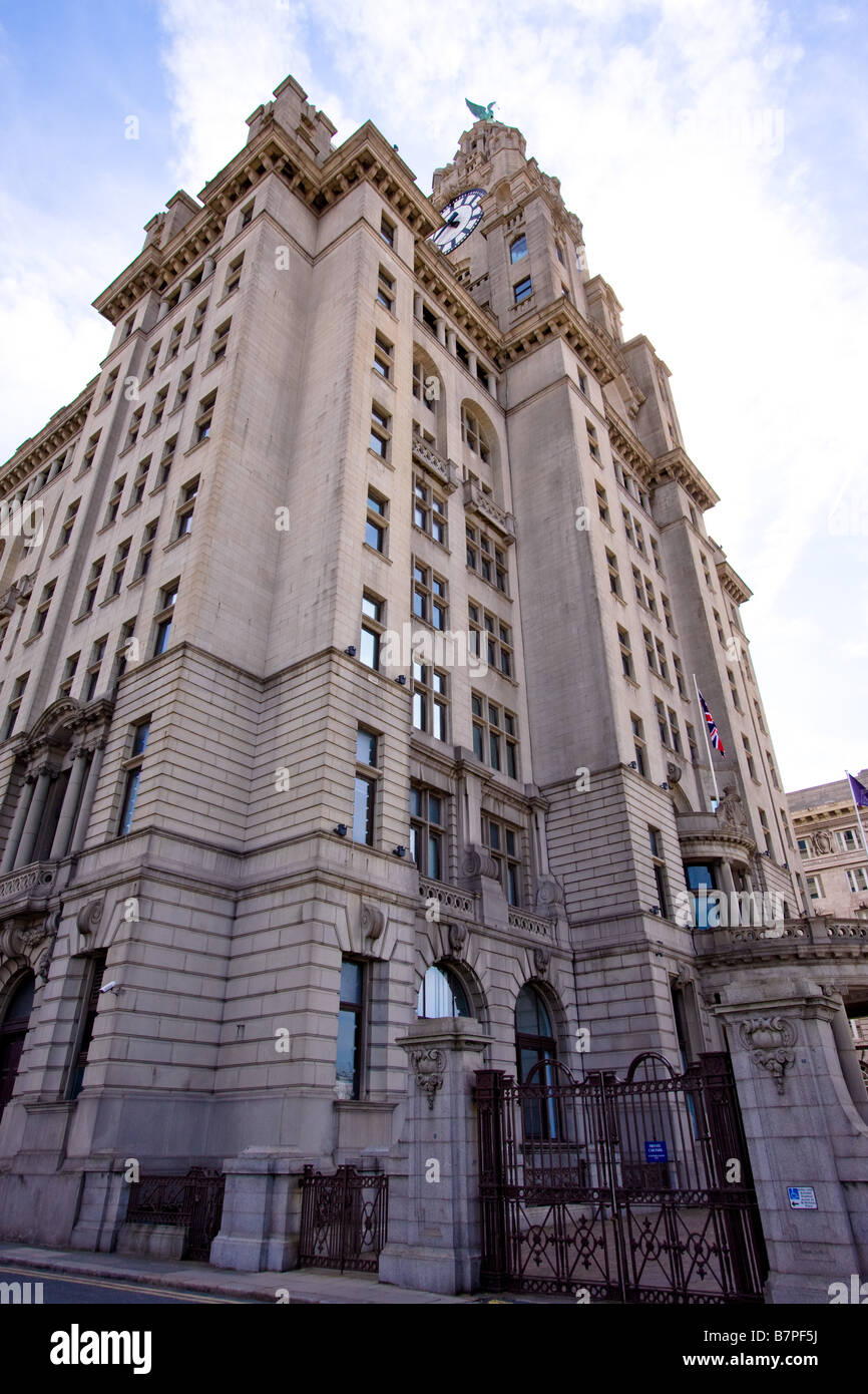 The Royal Liver Building on the Liverpool Waterfront (Three Graces ...