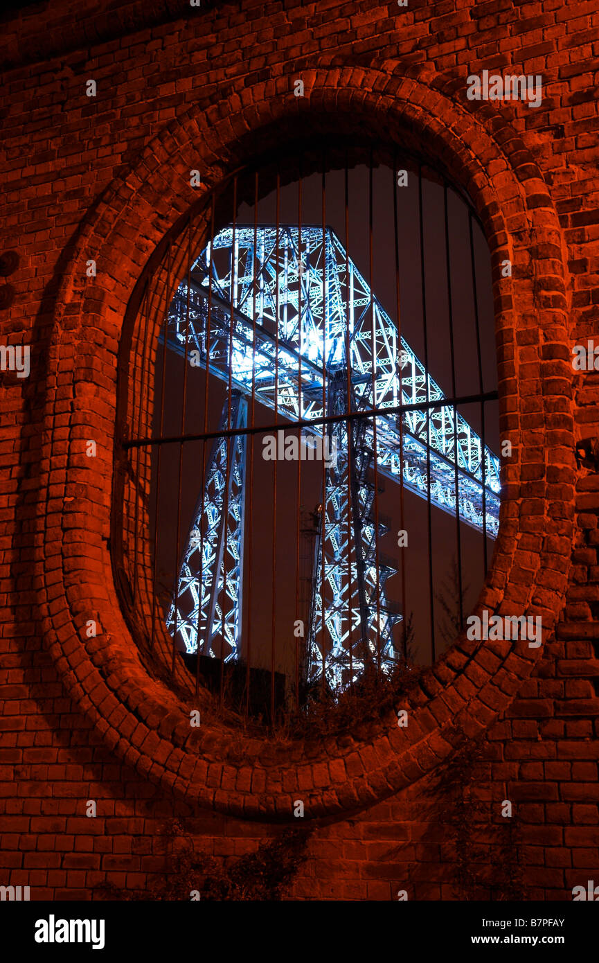 Through the round window hi-res stock photography and images - Alamy