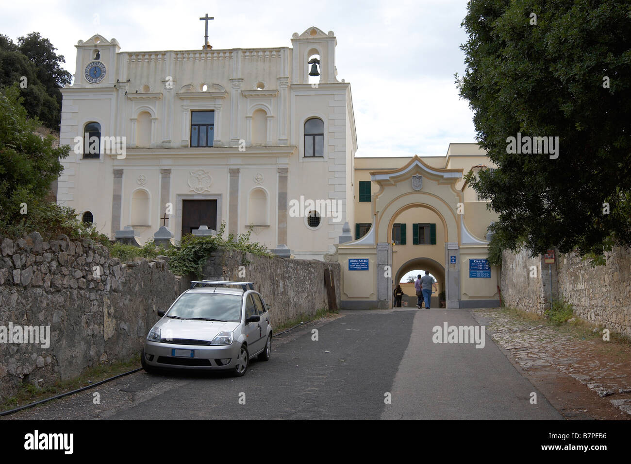 Holy trinity church saint hi-res stock photography and images - Alamy