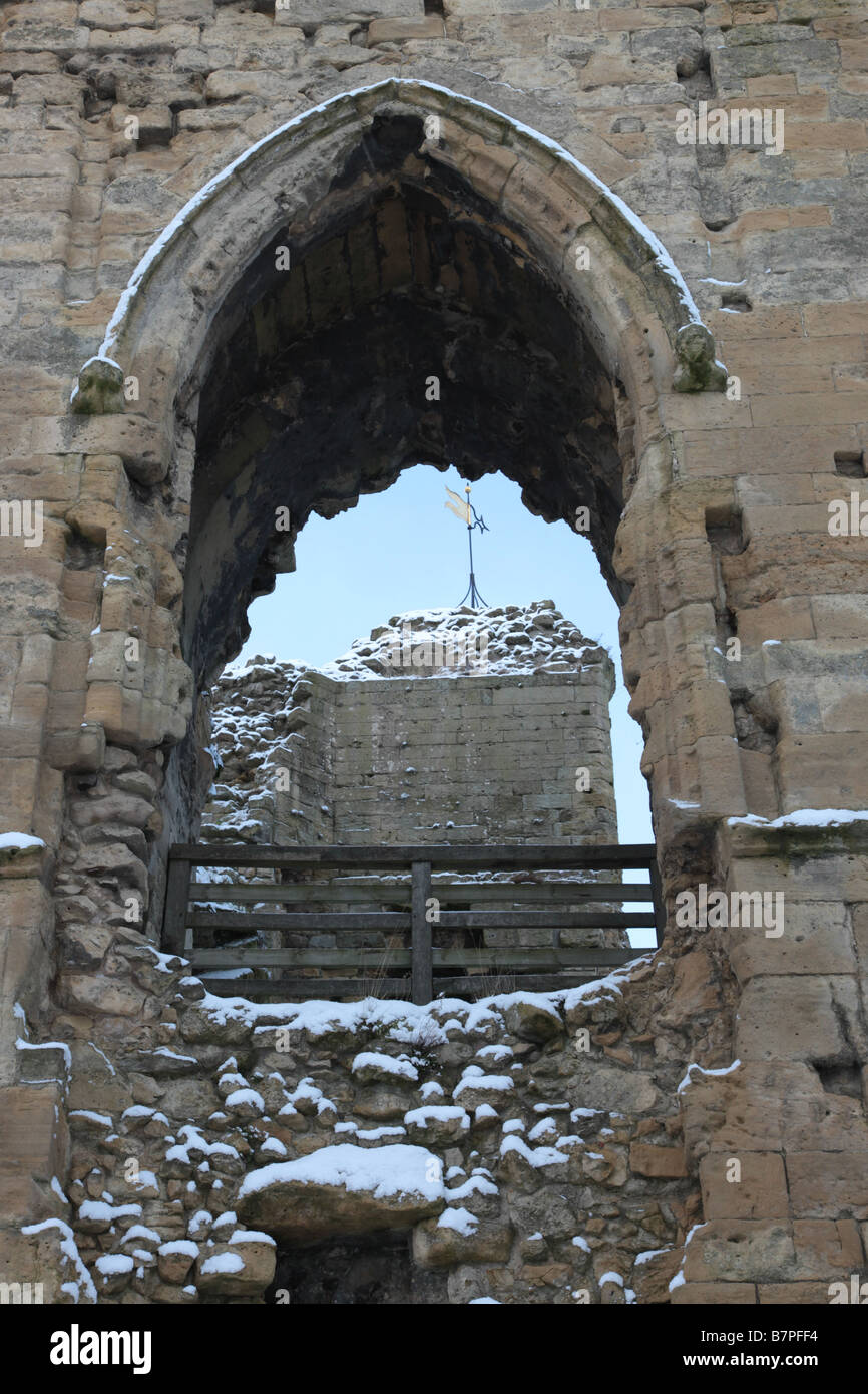 Knaresborough castle winter snow hi-res stock photography and images ...