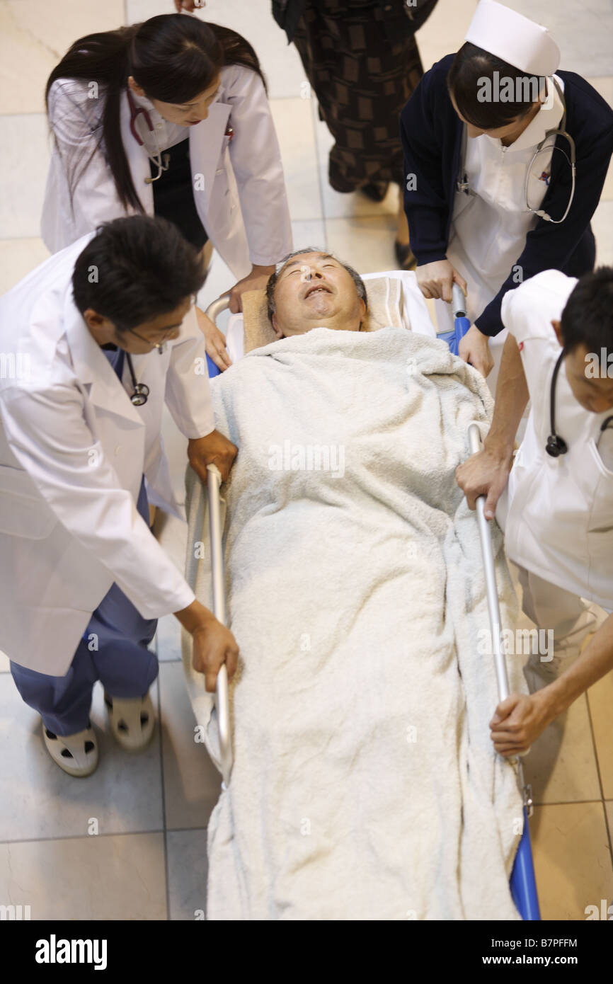 Doctors and nurses carrying urgent patient Stock Photo - Alamy