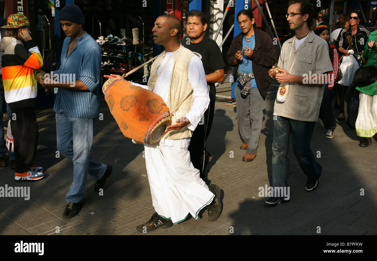 Crowd chanting marching hi-res stock photography and images - Alamy
