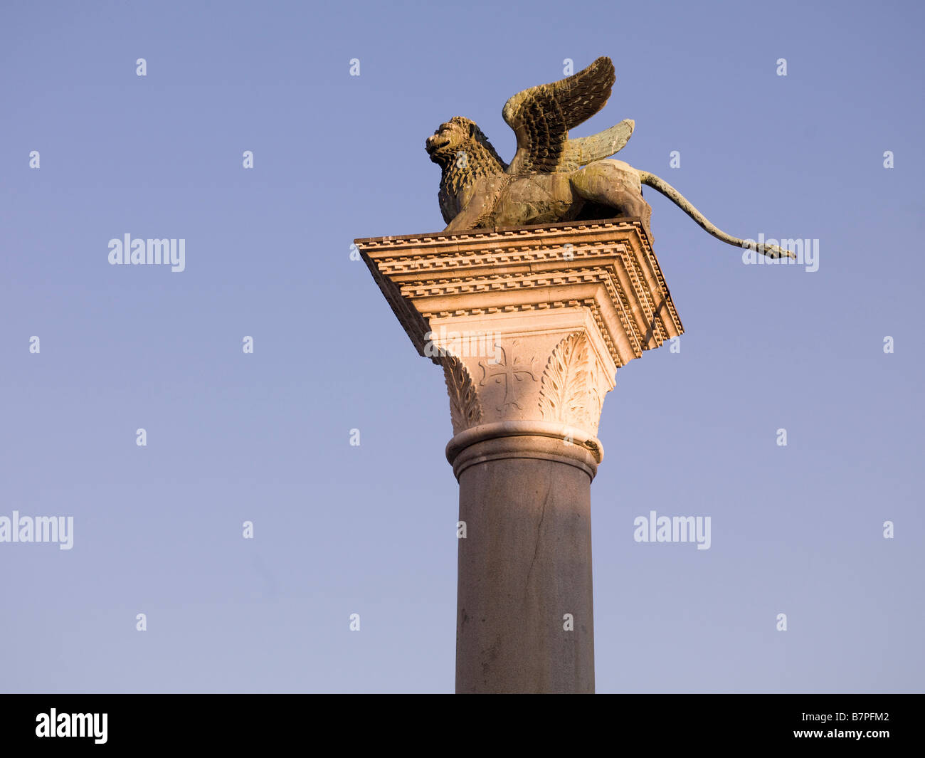 Statue venice italy hi-res stock photography and images - Alamy
