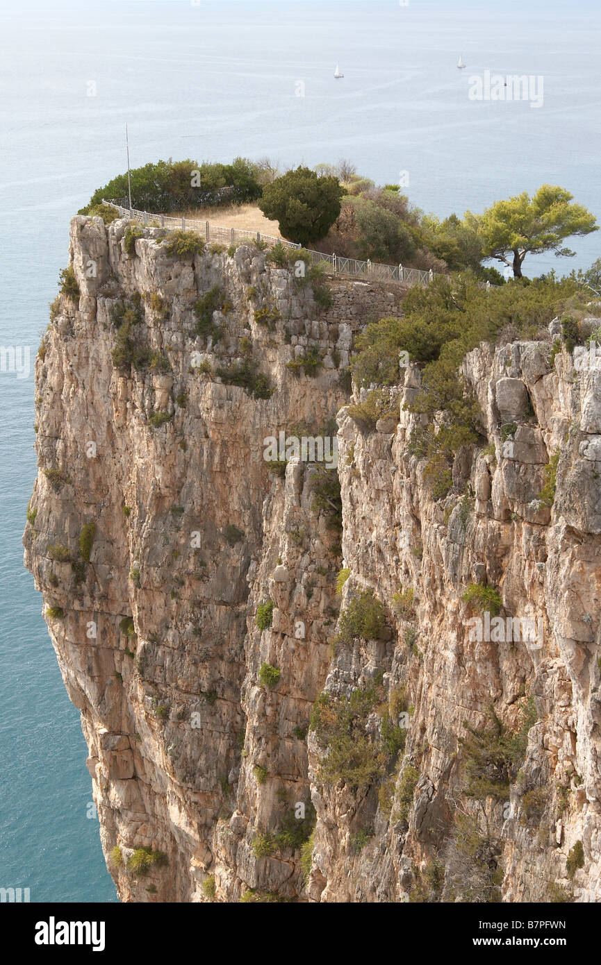 Cliff top viewing platform hi-res stock photography and images - Alamy