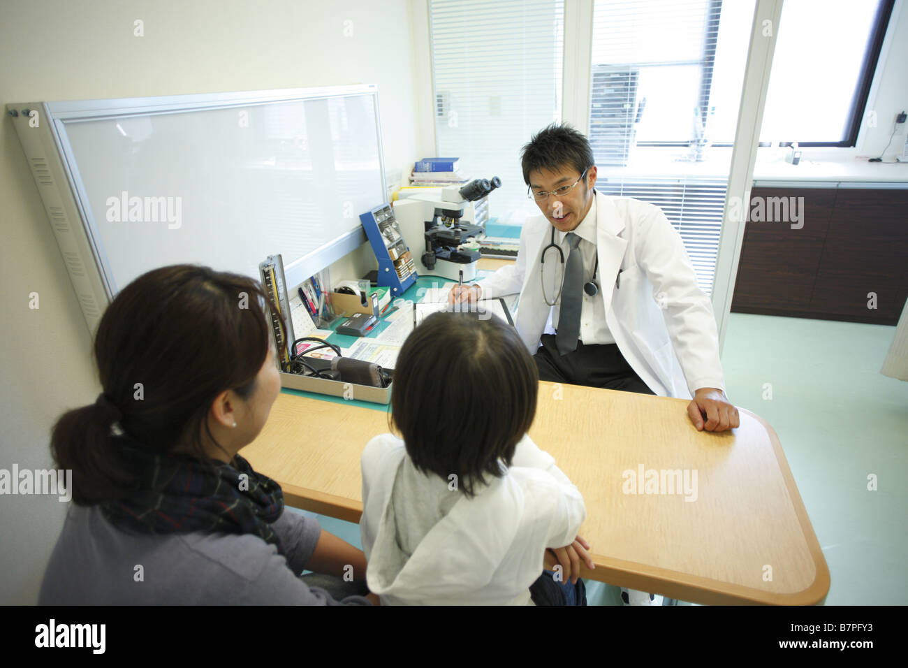 Medical examination by interview hi-res stock photography and images ...