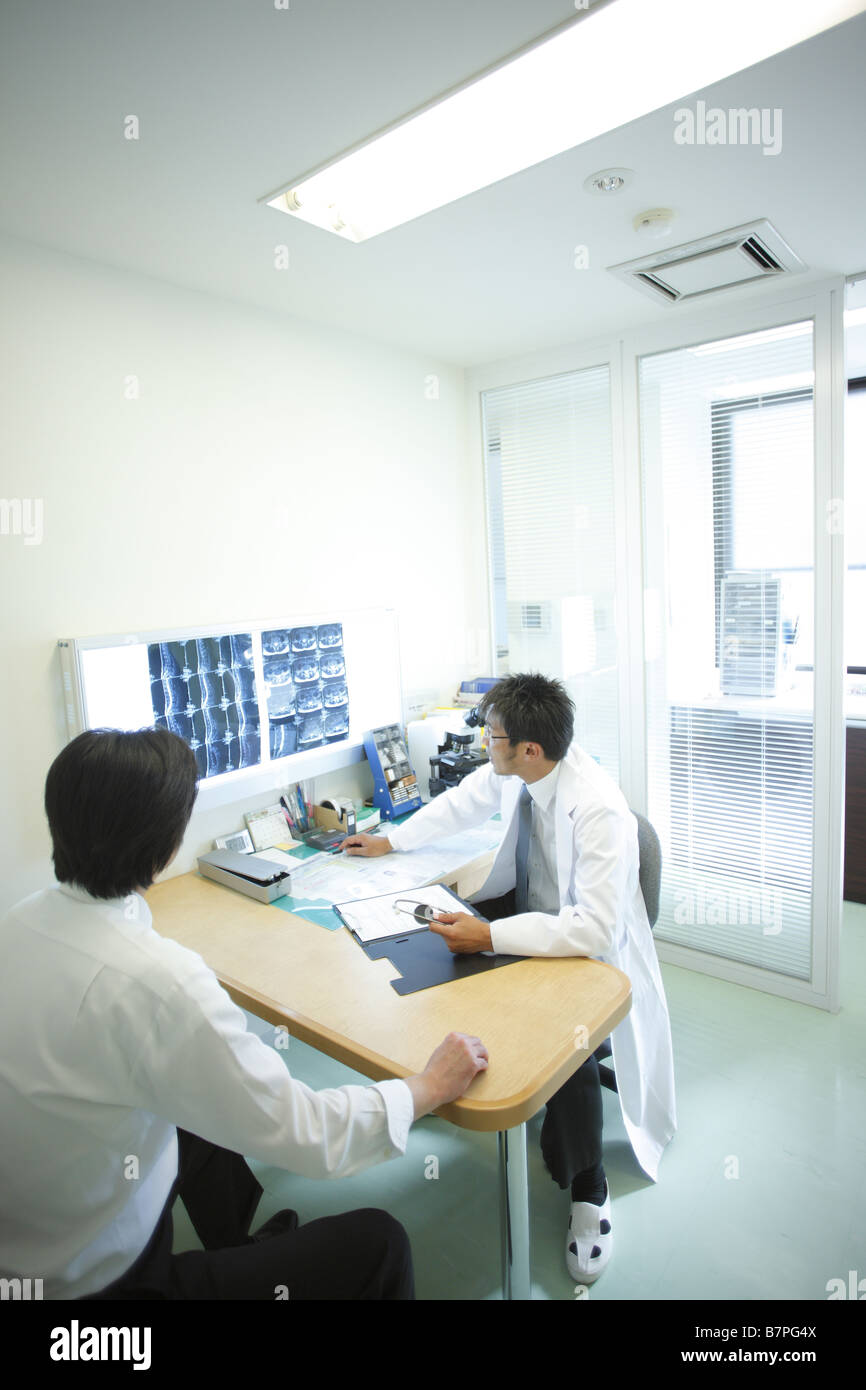 Medical explanation hi-res stock photography and images - Alamy