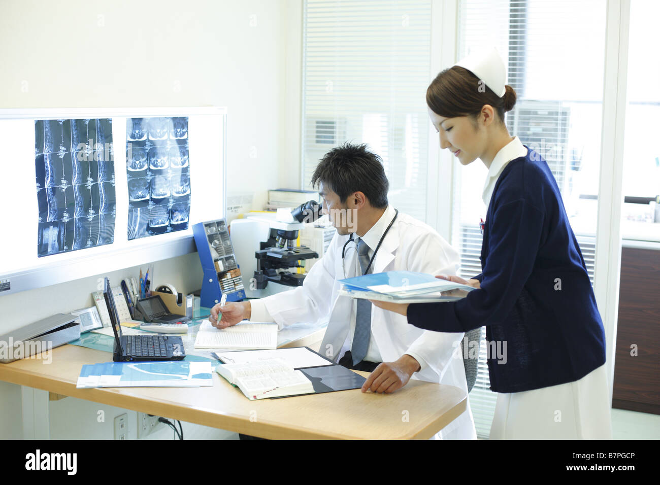 People in doctor gown hi-res stock photography and images - Alamy