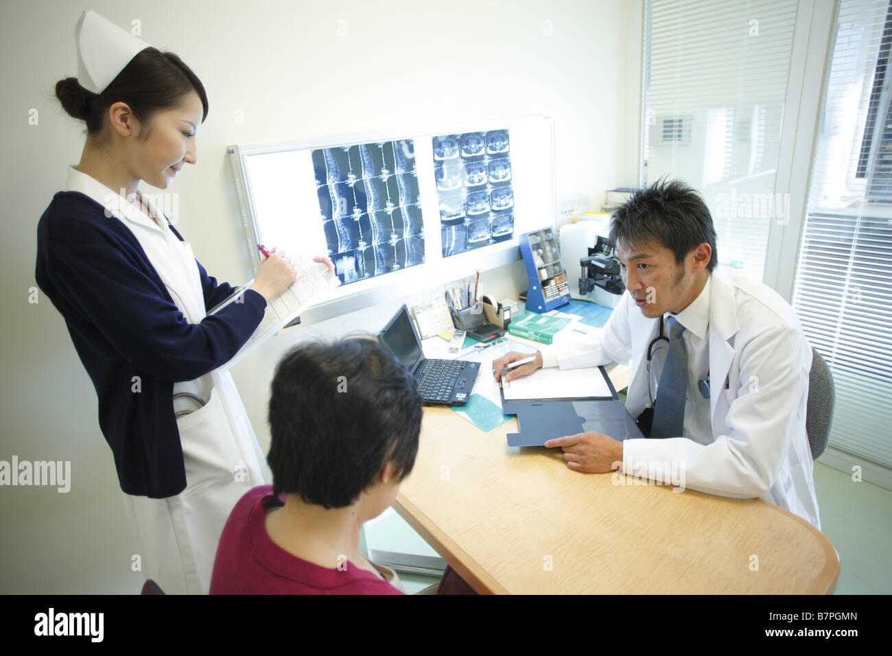 Medical explanation hi-res stock photography and images - Alamy