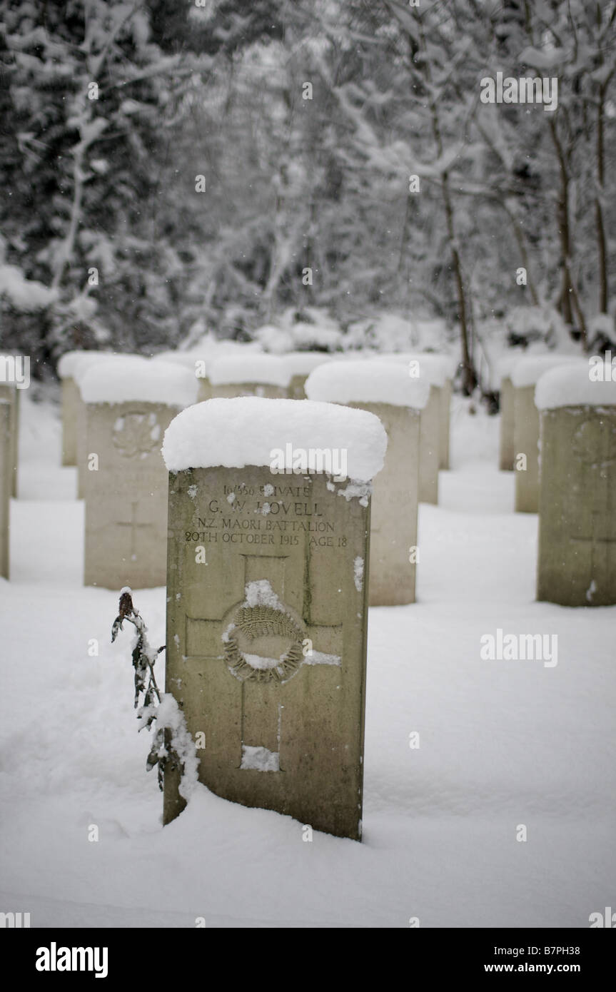 Gravestones in Nunhead Cemetery under snow Stock Photo - Alamy