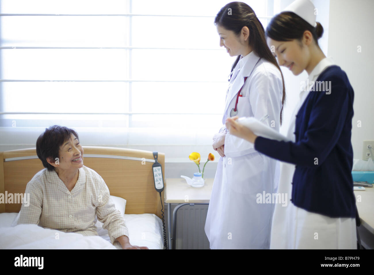 Doctors rounds hi-res stock photography and images - Alamy
