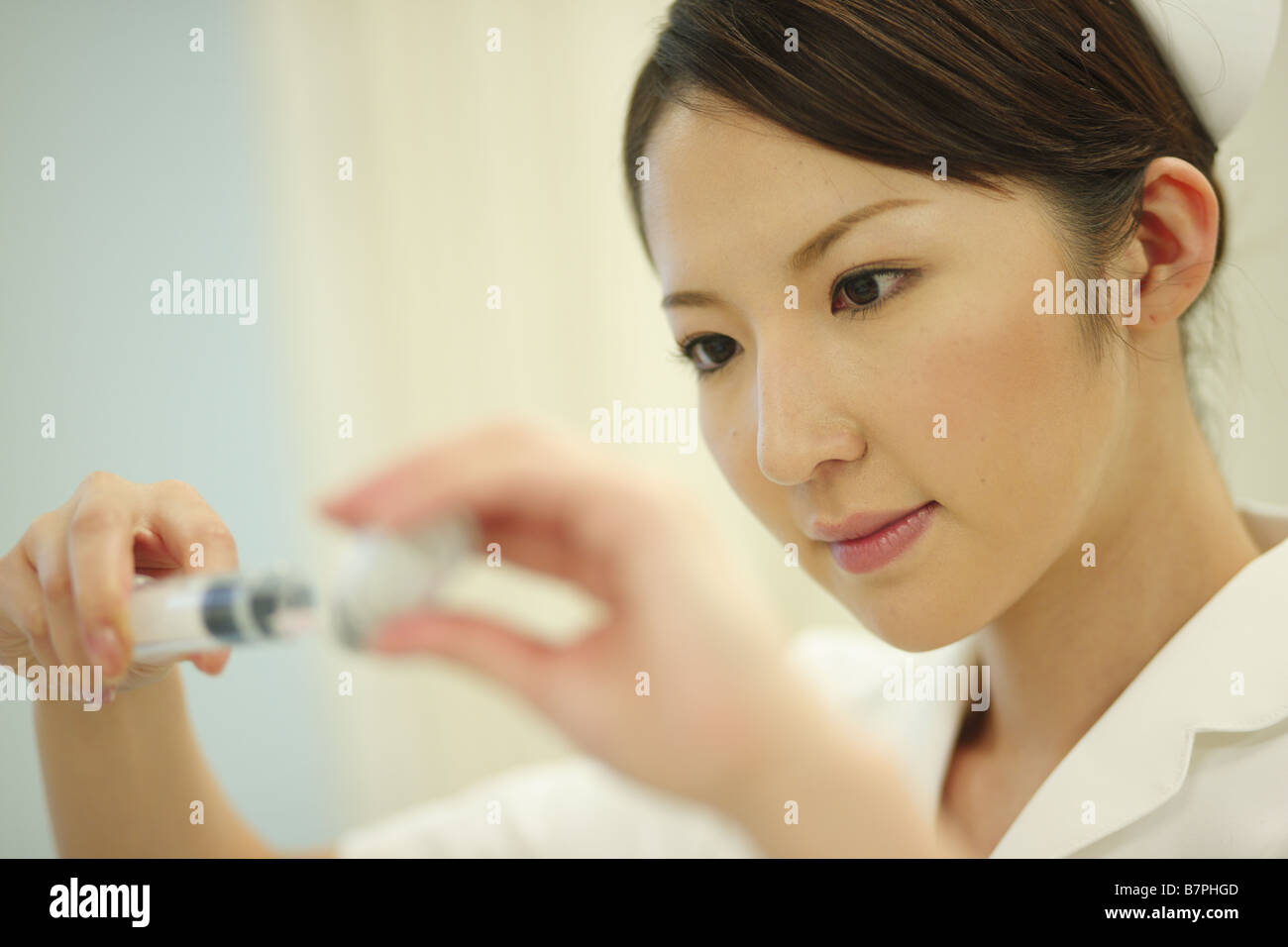 Nurse preparing injection hi-res stock photography and images - Alamy