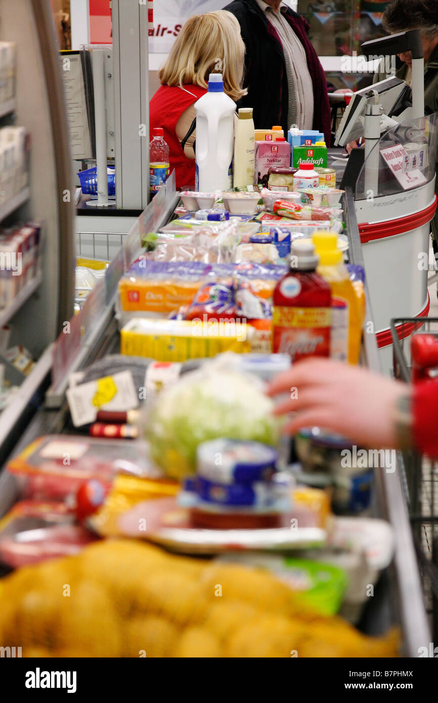 checkout desk in a supermarket Stock Photo - Alamy