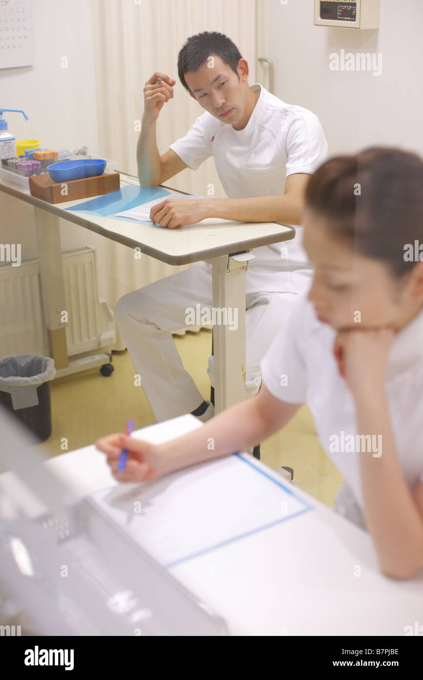Nurses station hi-res stock photography and images - Alamy