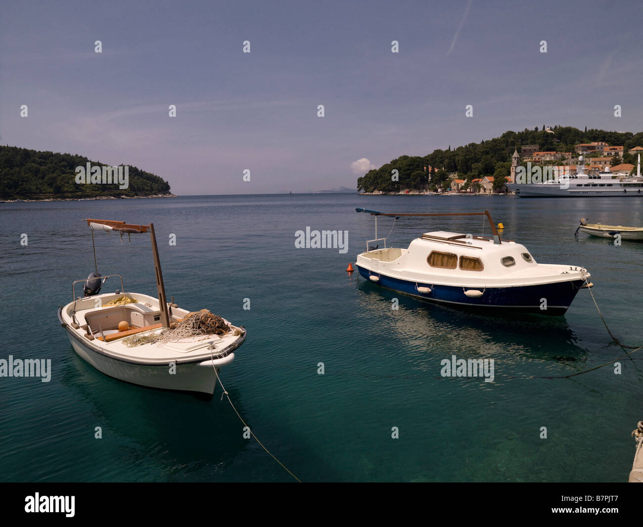 Croatia boats sea water speedboat hi-res stock photography and images ...