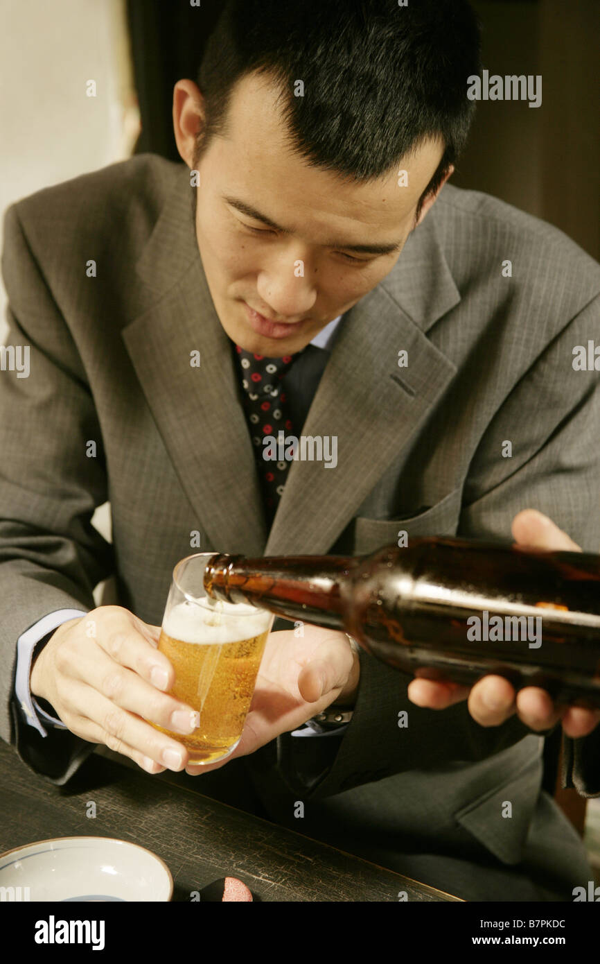 A man served beer Stock Photo - Alamy
