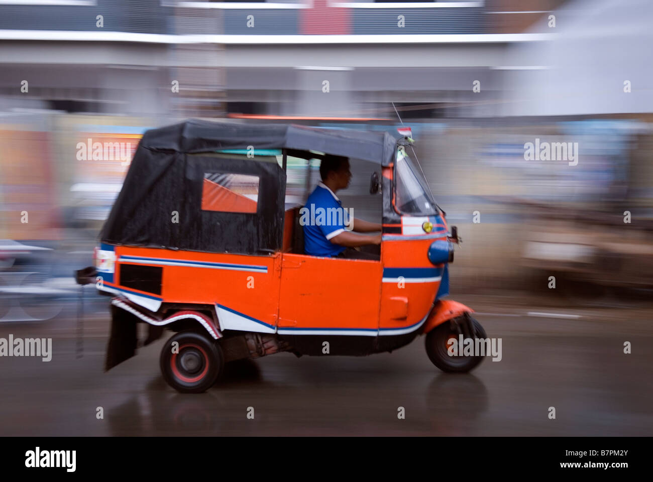 Tuk rickshaw jakarta indonesia hi-res stock photography and images - Alamy