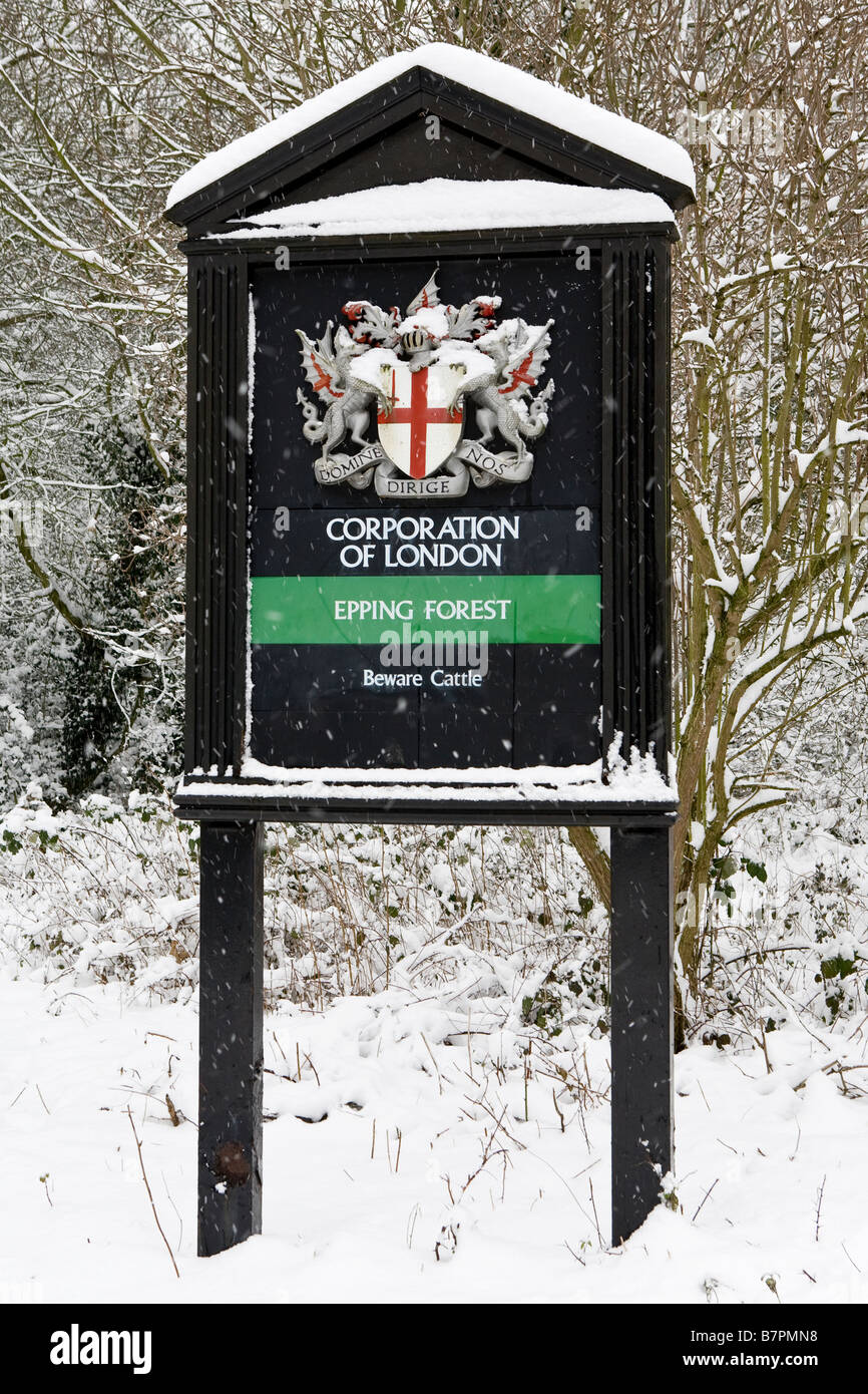 Sign epping forest hi-res stock photography and images - Alamy