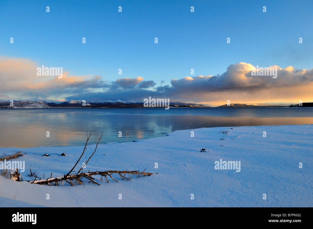 Yellowstone lake hi-res stock photography and images - Alamy