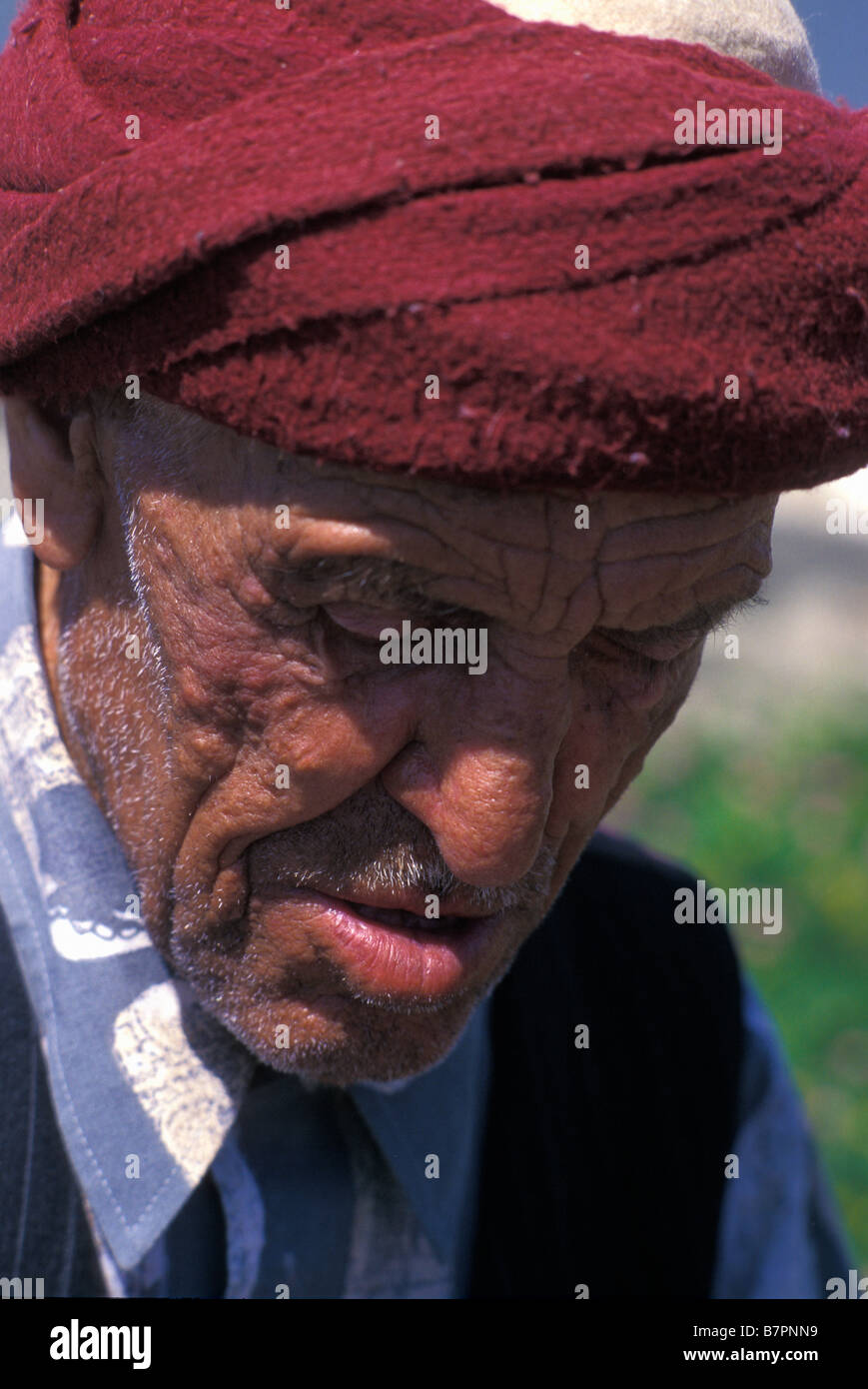 Old kosovo refugee man hi-res stock photography and images - Alamy