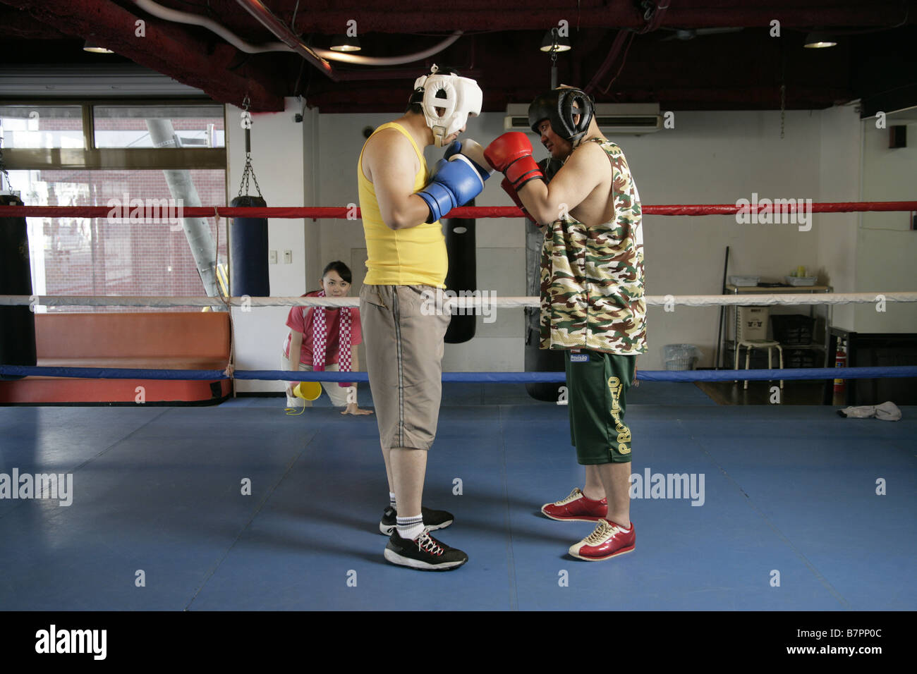 Fighting pose hi-res stock photography and images - Alamy