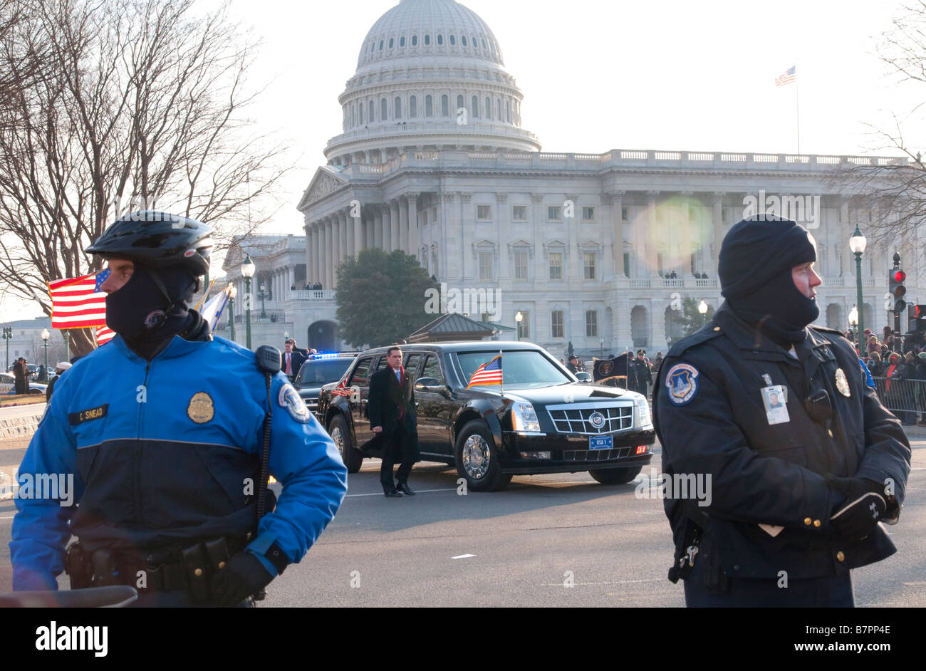 Police guard the limousine carrying President Barack Obama from the U.S ...