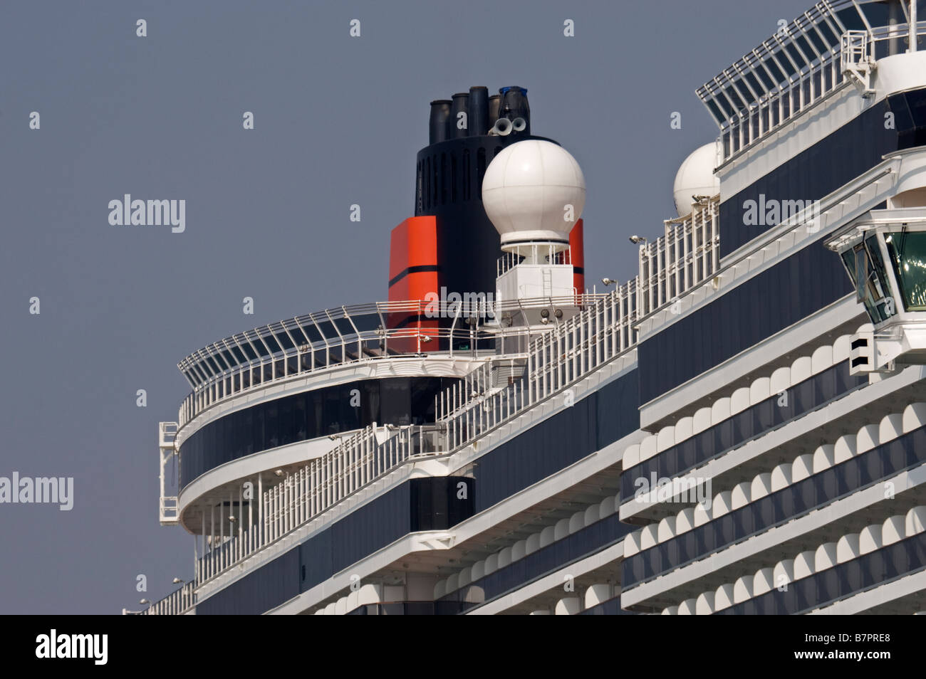 Cunard cruise ship queen victoria berth hi-res stock photography and ...
