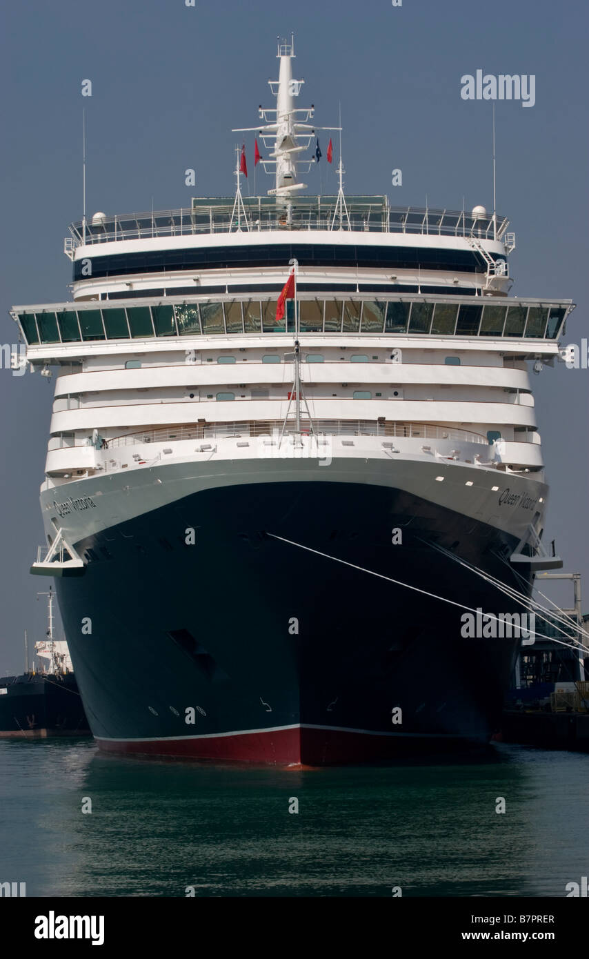 Cunard cruise ship queen victoria berth hi-res stock photography and ...