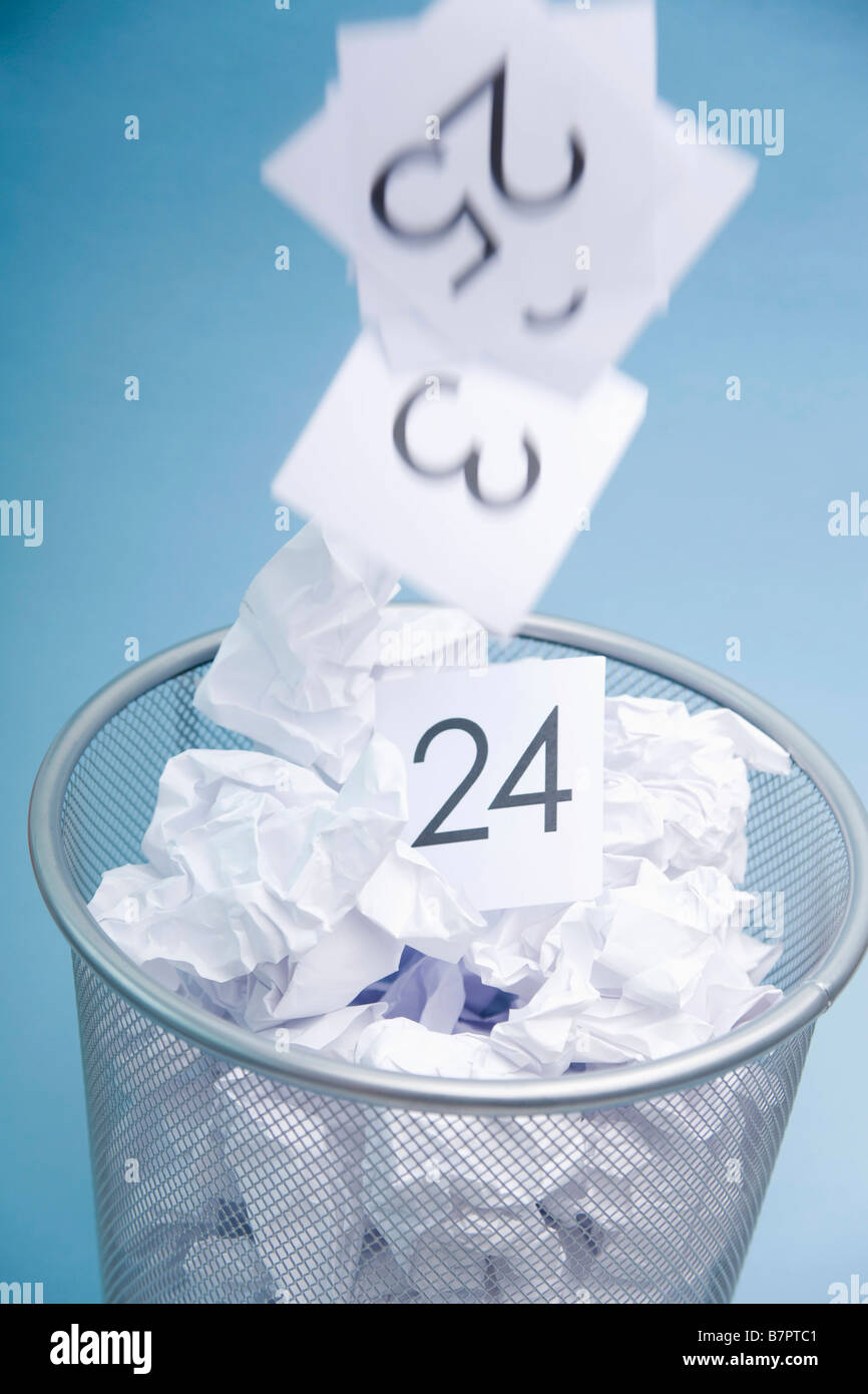 Spilled trash can hi-res stock photography and images - Alamy