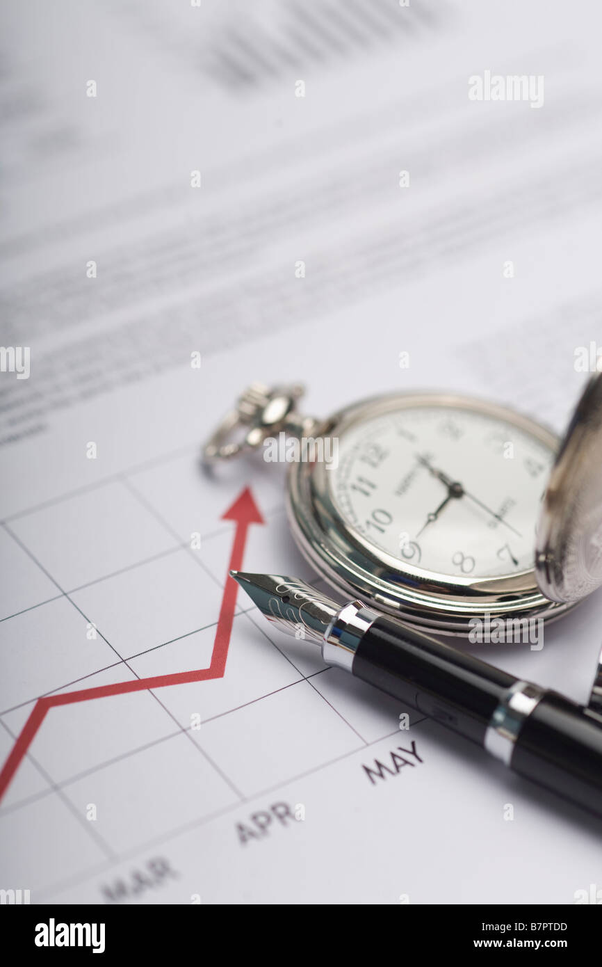 Close-up of a fountain pen on a line graph Stock Photo - Alamy