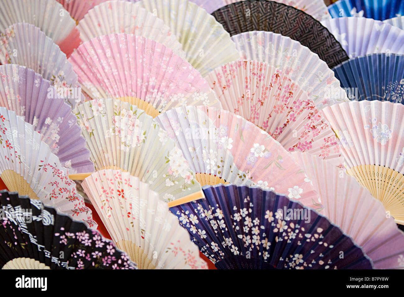 Geisha fan japan market hi-res stock photography and images - Alamy