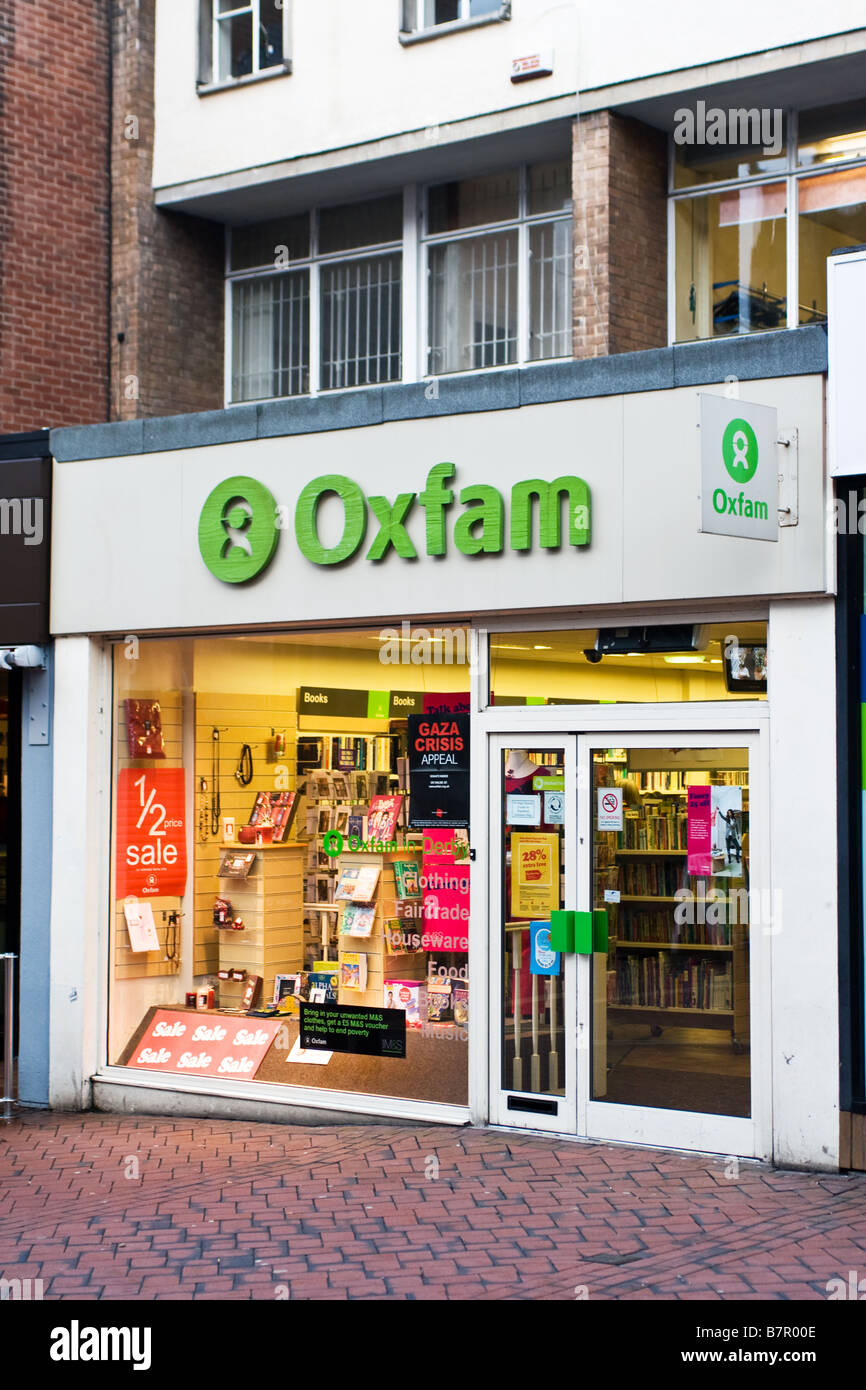 Oxfam shop uk hi-res stock photography and images - Alamy