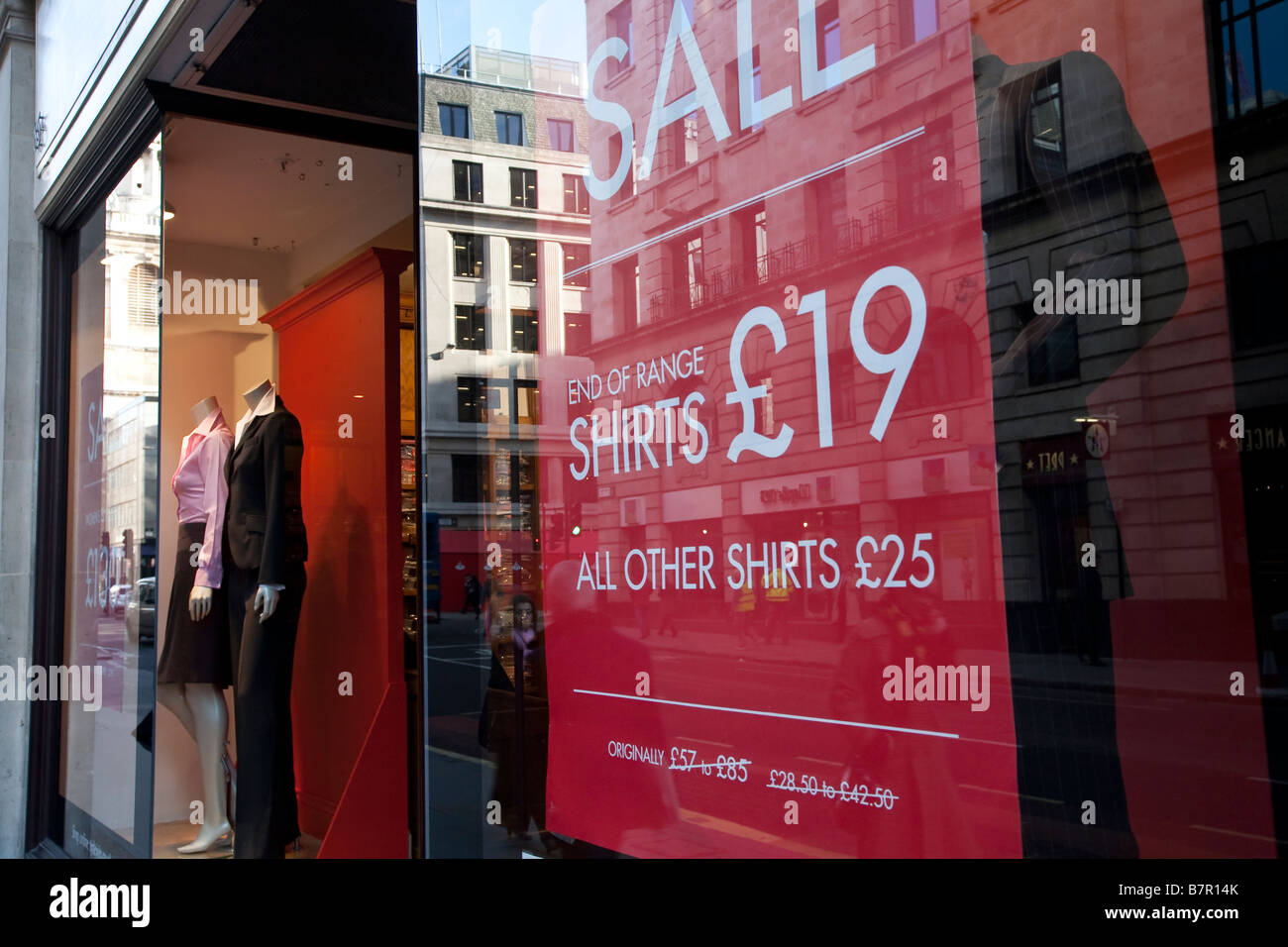 Pound world shops hi-res stock photography and images - Alamy
